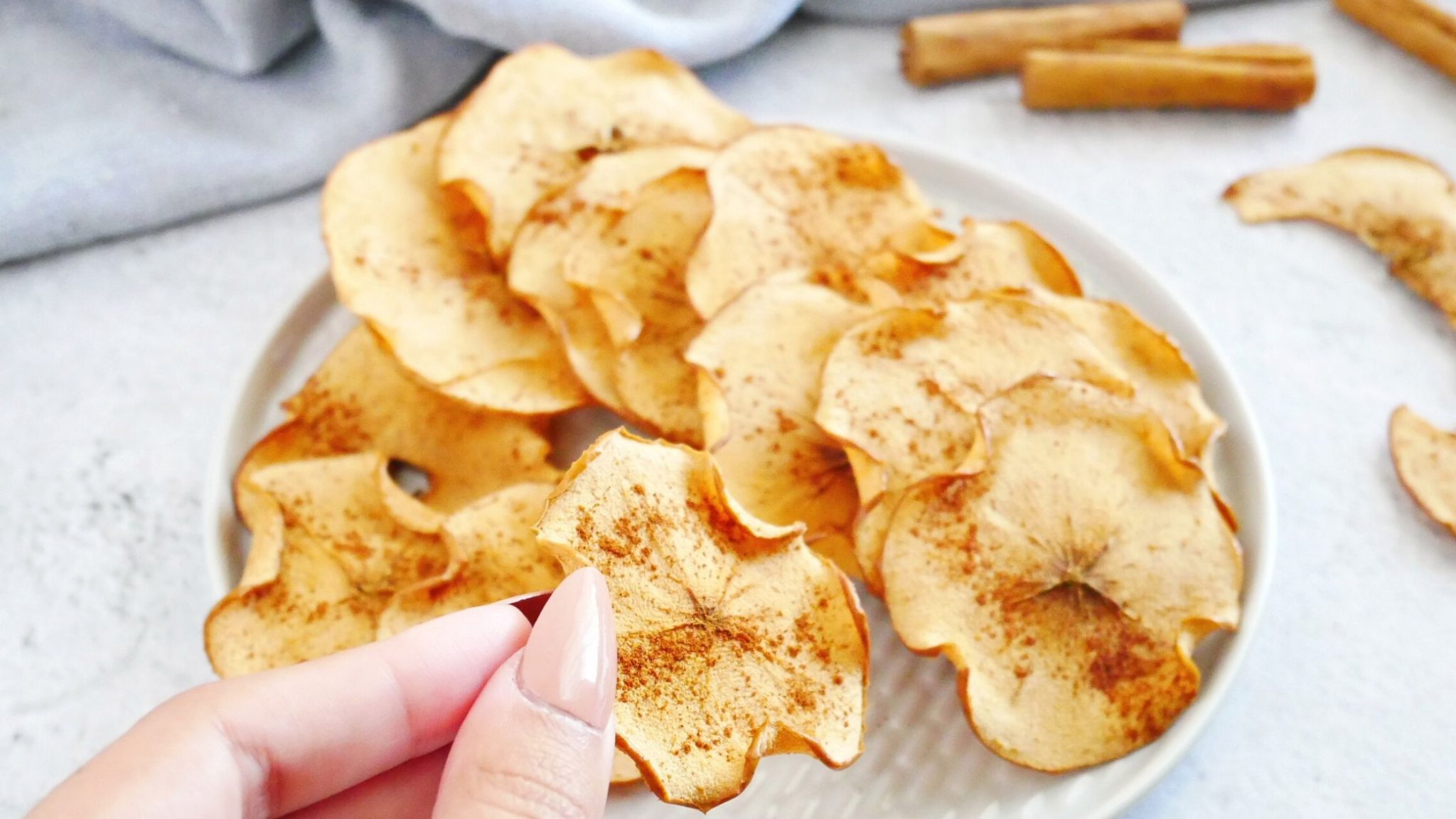 Crunchy Baked Cinnamon Apple Chips: Healthy Baked Snack